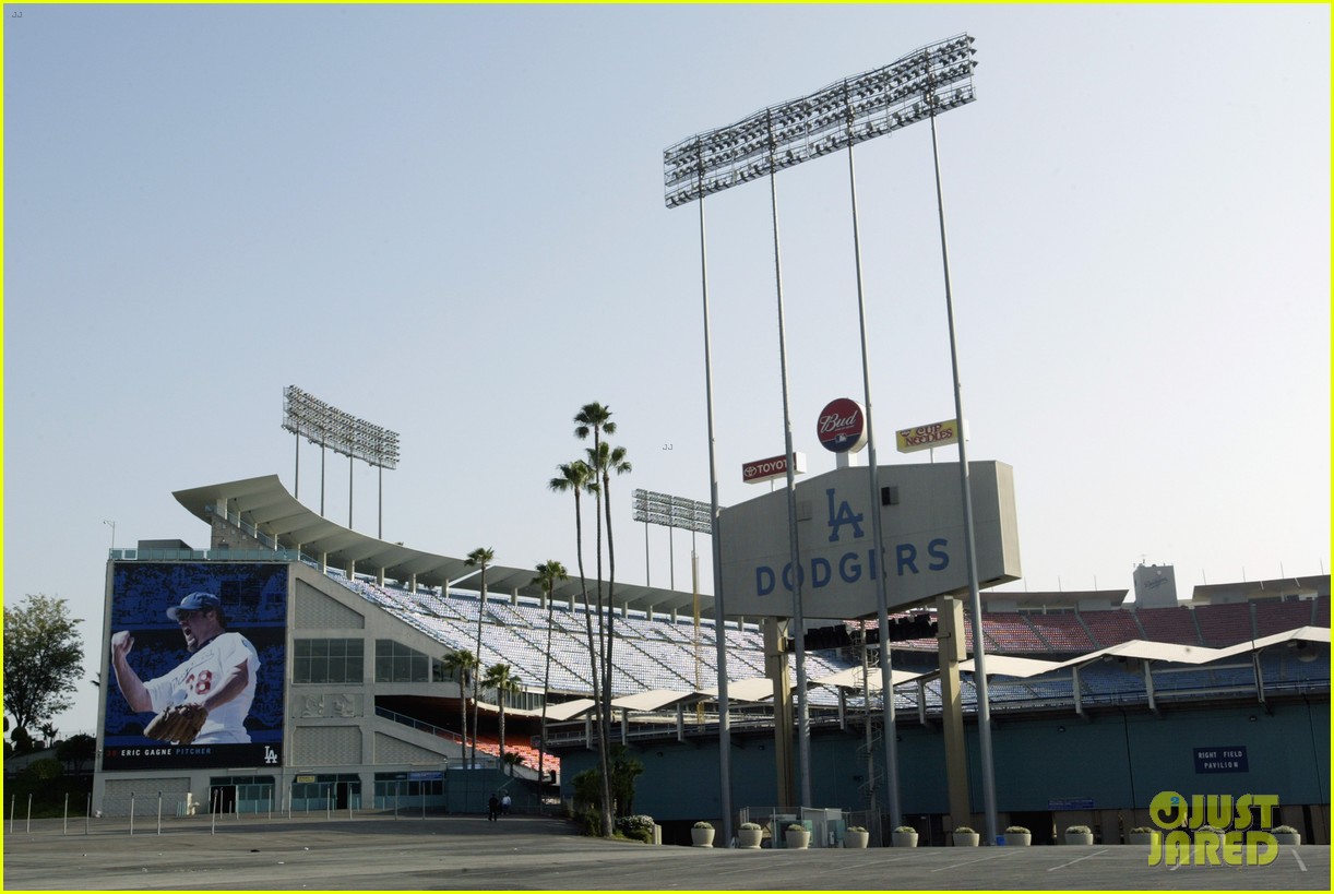 Dodger Stadium Did Not Flood, Viral Parking Lot Photo Debunked & Explained: Photo 4962193 ...