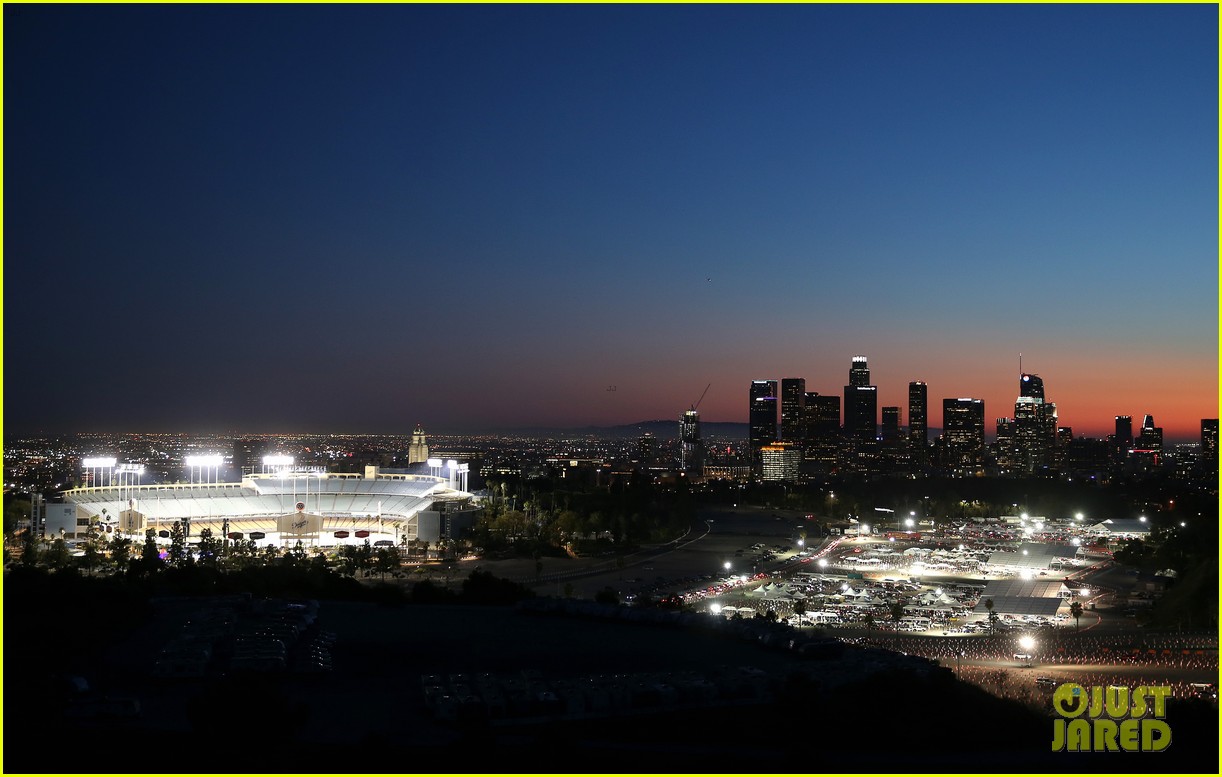 Dodger Stadium Did Not Flood, Viral Parking Lot Photo Debunked & Explained: Photo 4962203 ...