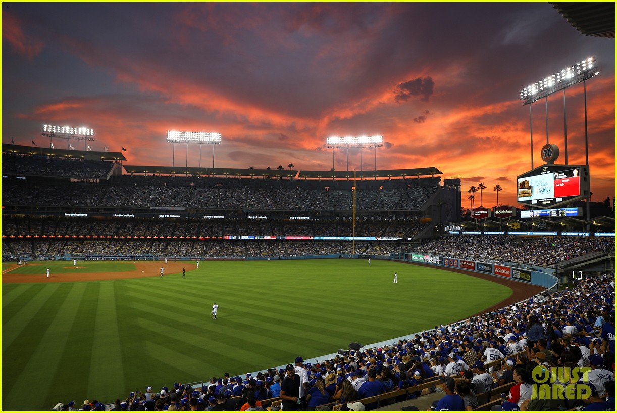 Dodger Stadium Did Not Flood, Viral Parking Lot Photo Debunked & Explained: Photo 4962204 ...