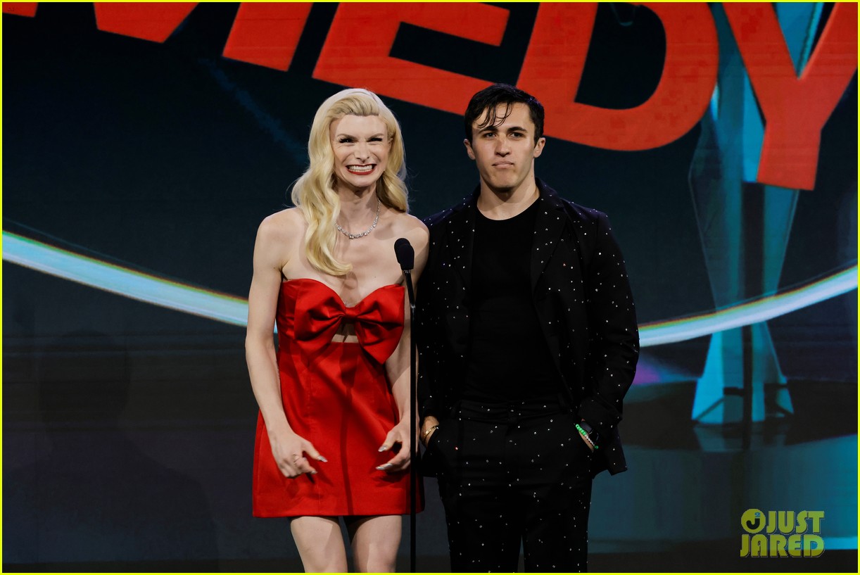 Dylan Mulvaney Stuns On Streamy Awards Red Carpet, Wins Her First Award ...