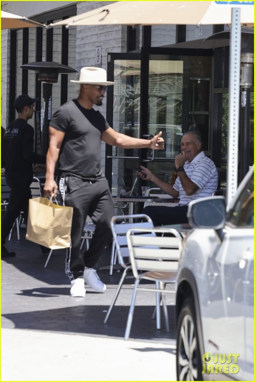 Jamie Foxx Looks Happy & Healthy in New Photos After Recent Medical ...