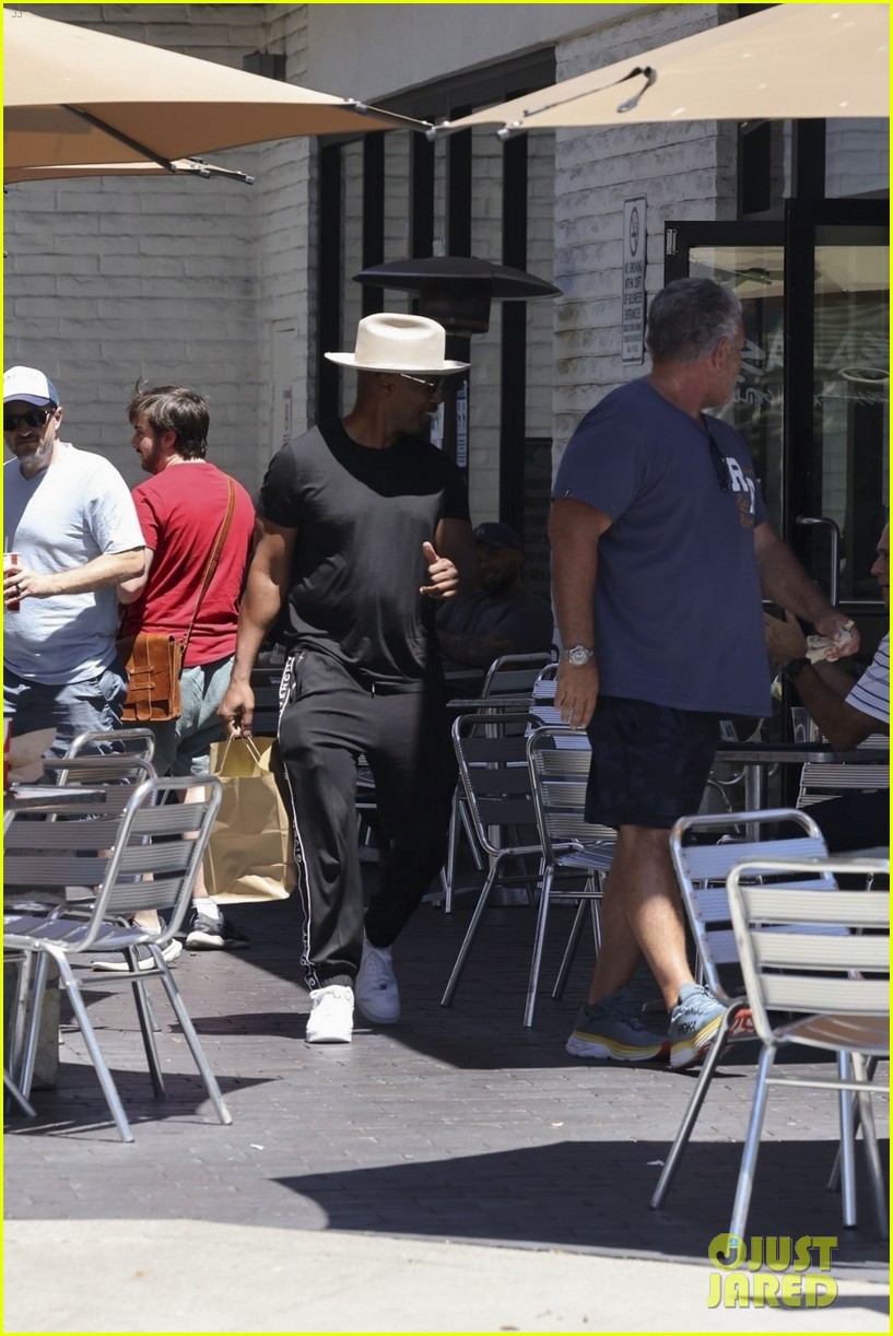 Jamie Foxx Looks Happy & Healthy in New Photos After Recent Medical ...