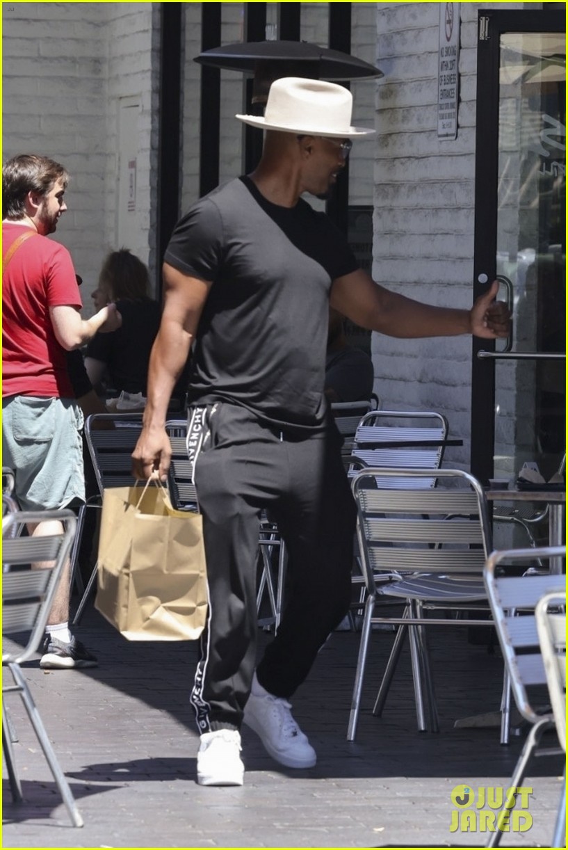 Jamie Foxx Looks Happy & Healthy in New Photos After Recent Medical ...