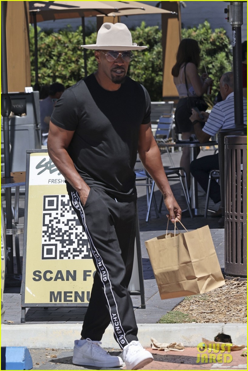 Jamie Foxx Looks Happy & Healthy in New Photos After Recent Medical ...