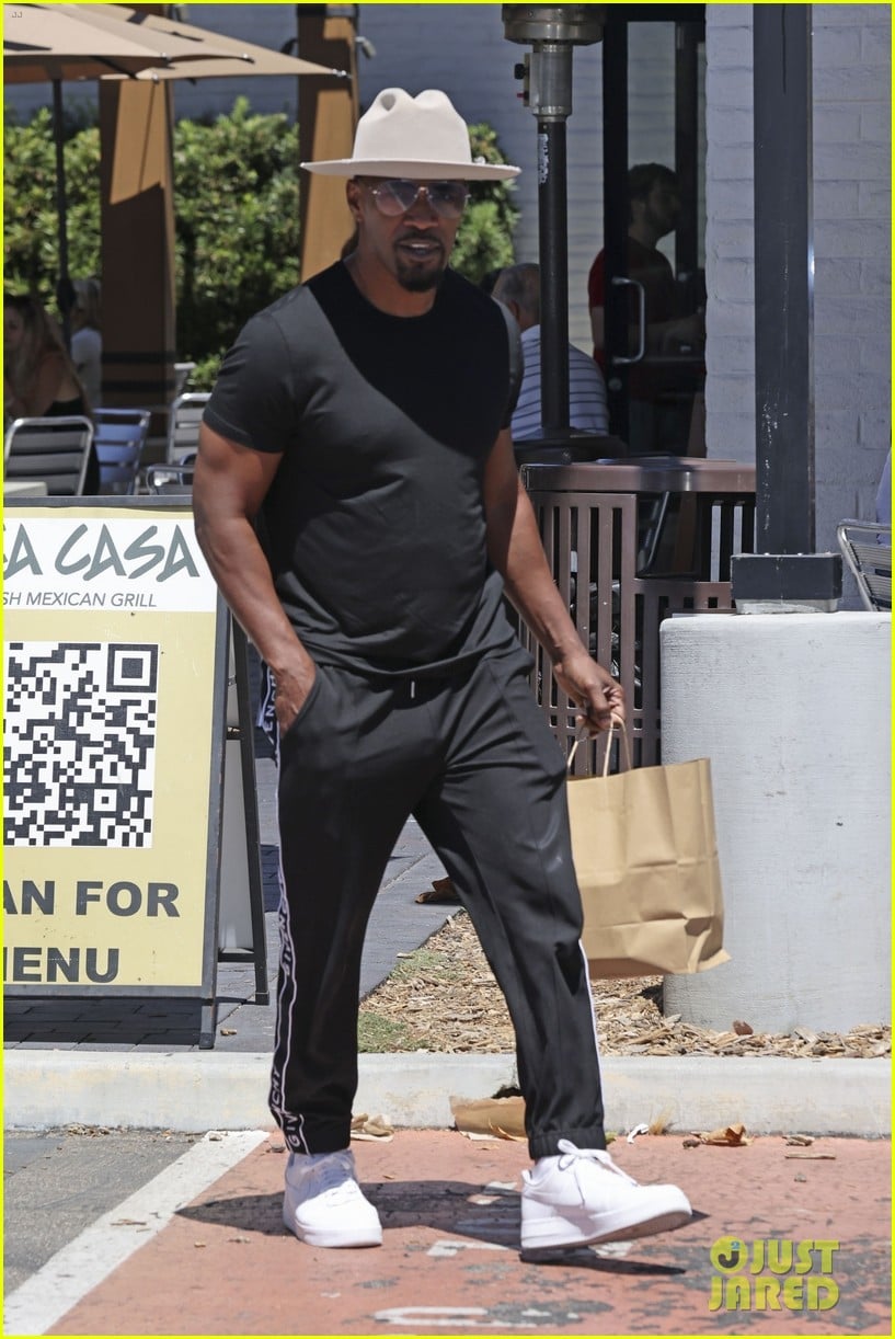 Jamie Foxx Looks Happy & Healthy in New Photos After Recent Medical ...