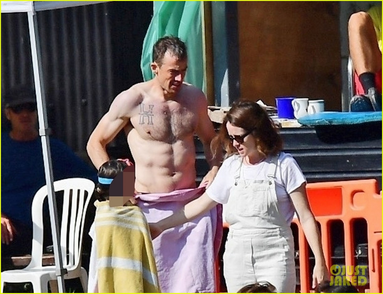 Claire Foy's New Boyfriend Charlie Cunningham Goes Shirtless During Their London Park Day: Photo ...