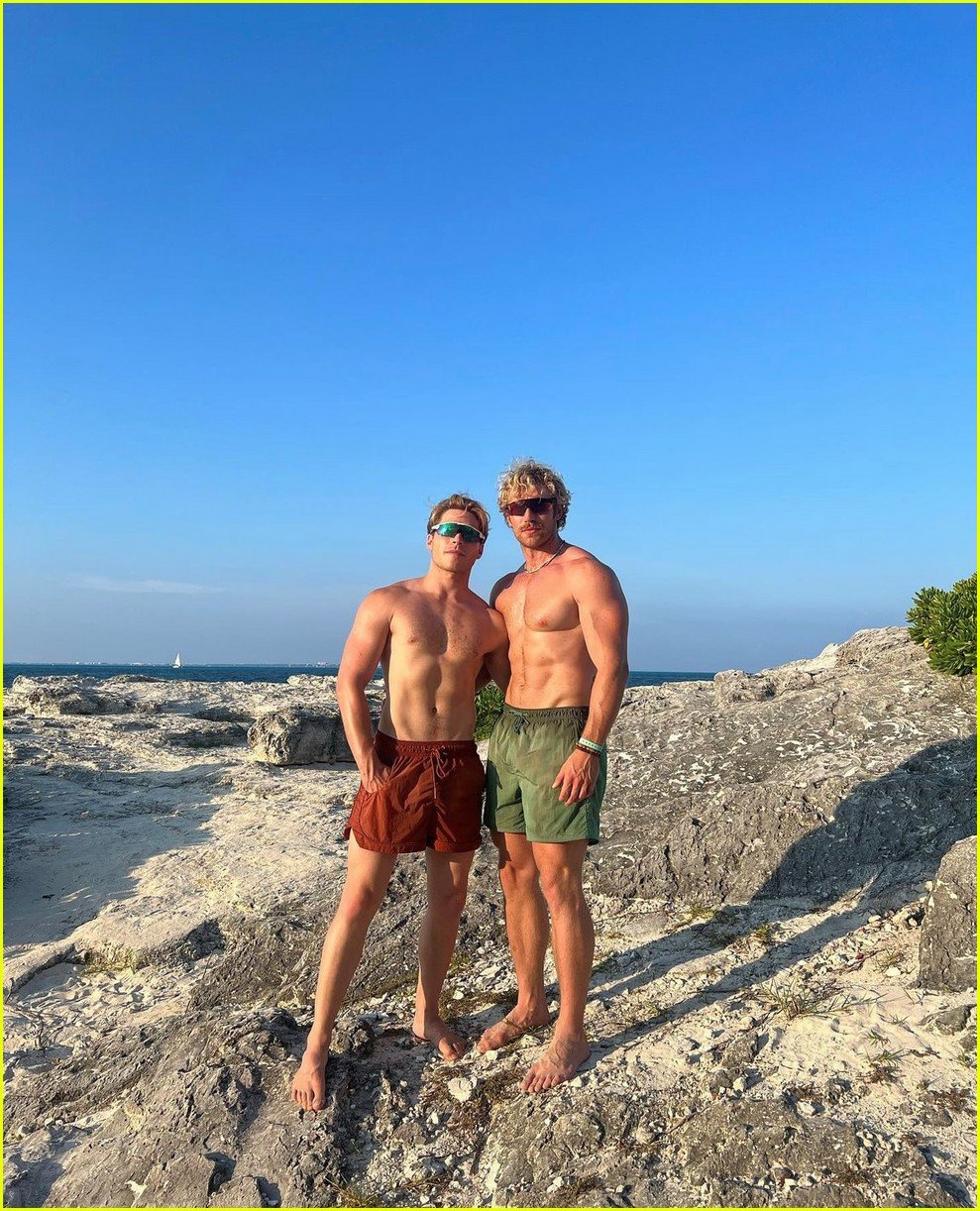 New Couple Froy Gutierrez & Zane Phillips Go Instagram Official, Share ...