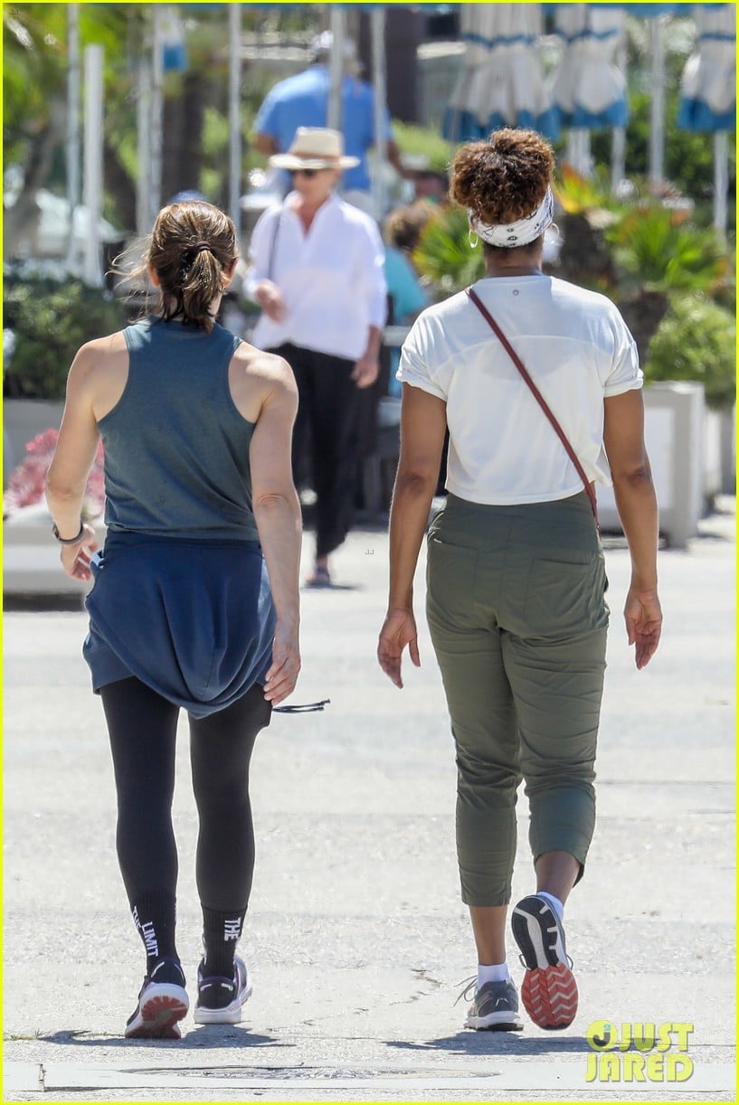 Jennifer Garner & Gina Torres Have an 'Alias' Reunion at the Beach ...