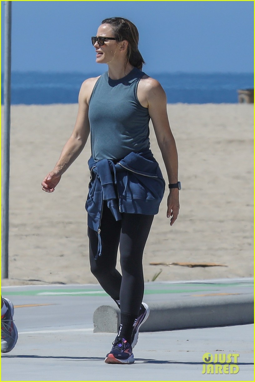 Jennifer Garner & Gina Torres Have an 'Alias' Reunion at the Beach ...