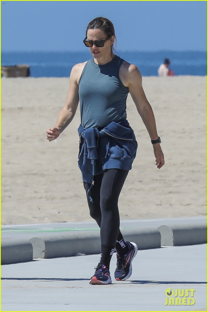 Jennifer Garner & Gina Torres Have an 'Alias' Reunion at the Beach ...