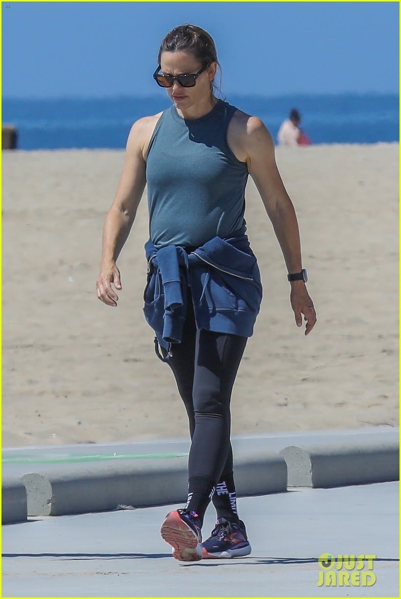 Jennifer Garner & Gina Torres Have an 'Alias' Reunion at the Beach ...