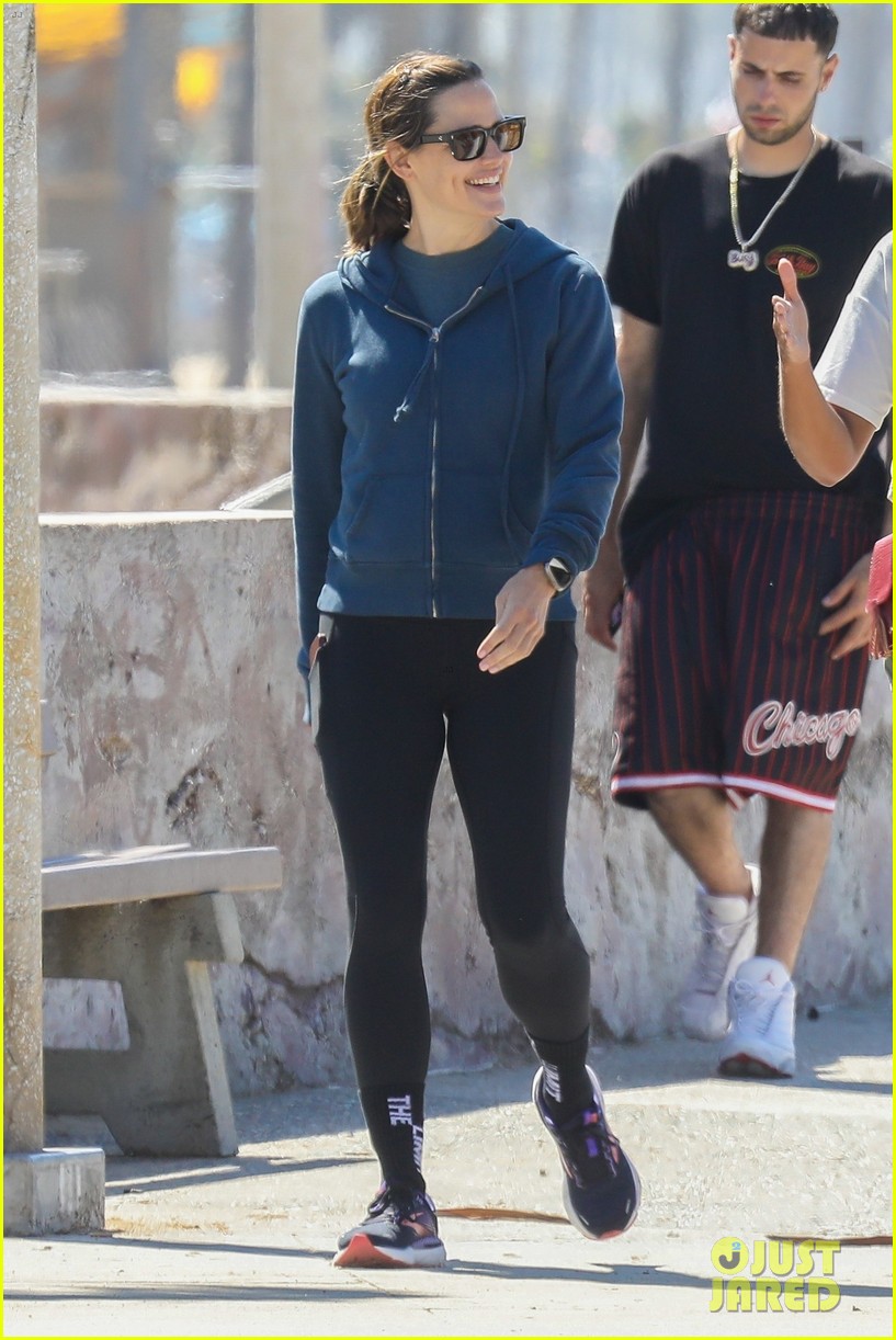 Jennifer Garner & Gina Torres Have an 'Alias' Reunion at the Beach ...