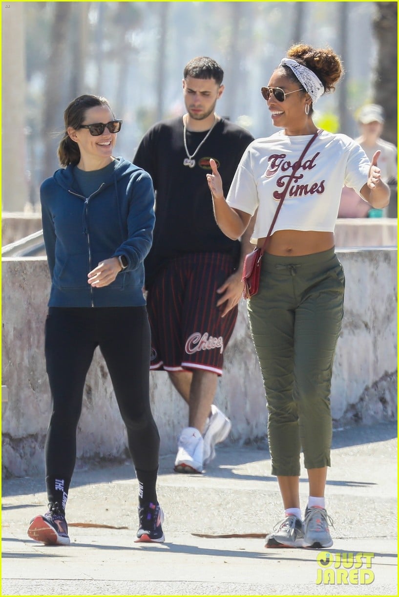 Jennifer Garner & Gina Torres Have an 'Alias' Reunion at the Beach ...