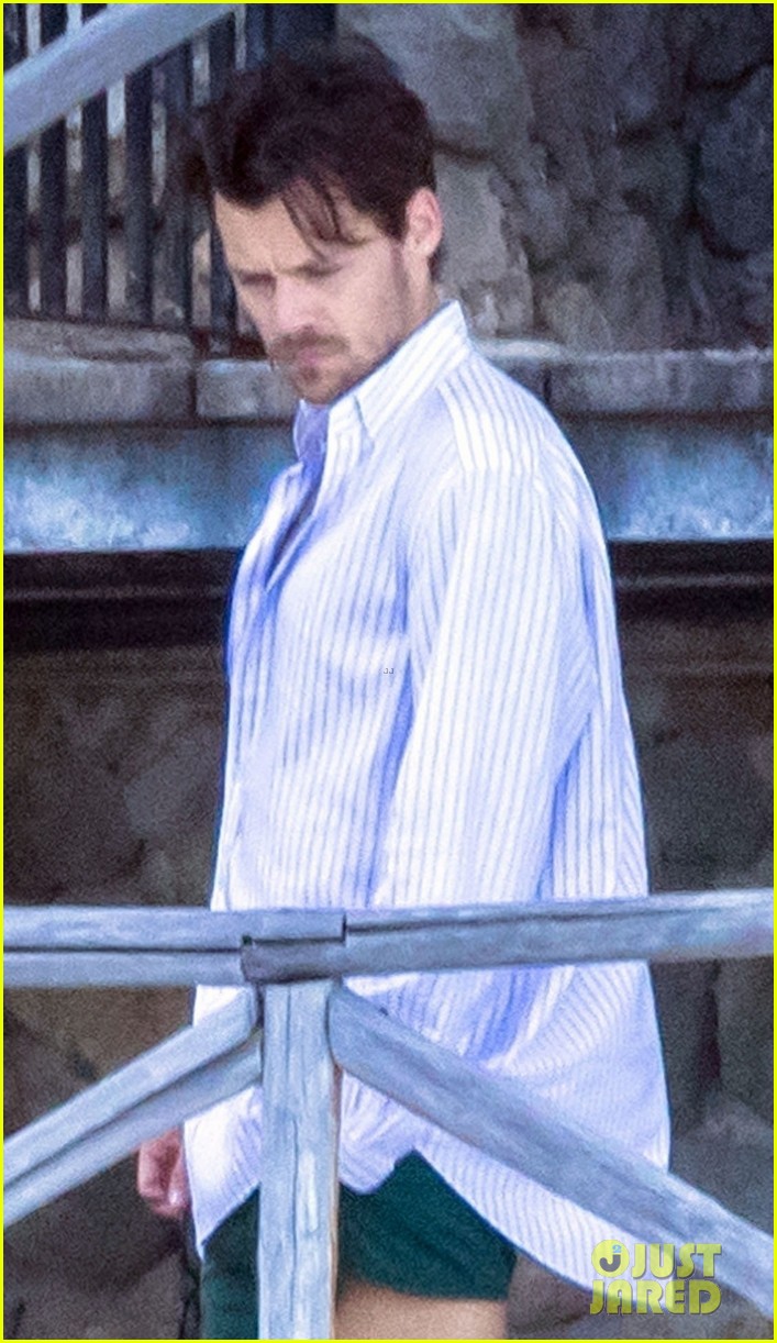Harry Styles Soaks in the Sites of Italy With Friends After Record ...