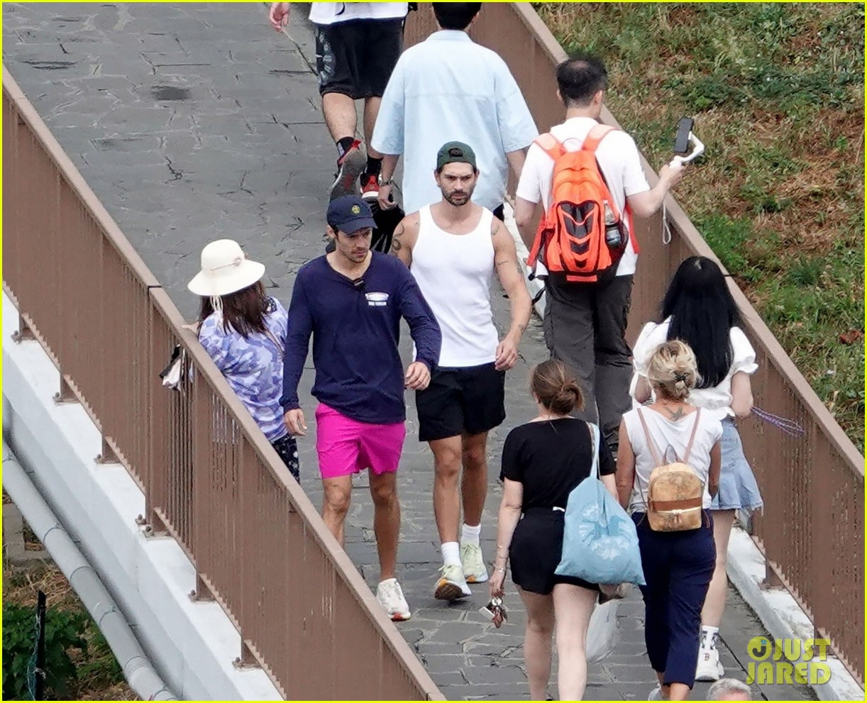 Harry Styles Spotted Jogging Around Italy with His Personal Trainer in ...