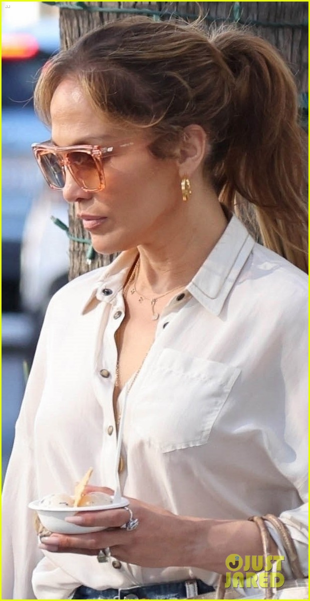 Jennifer Lopez Stops to Take Photos with Fans During Day Out in Beverly ...