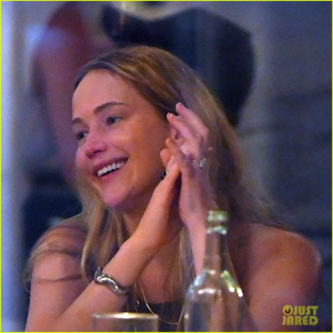 Jennifer Lawrence Enjoys Dinner With Friends in NYC!: Photo 4962312 ...