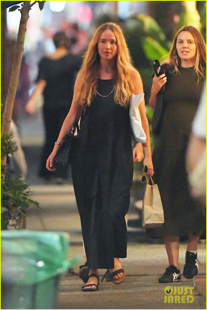 Jennifer Lawrence Enjoys Dinner With Friends in NYC!: Photo 4962326 ...