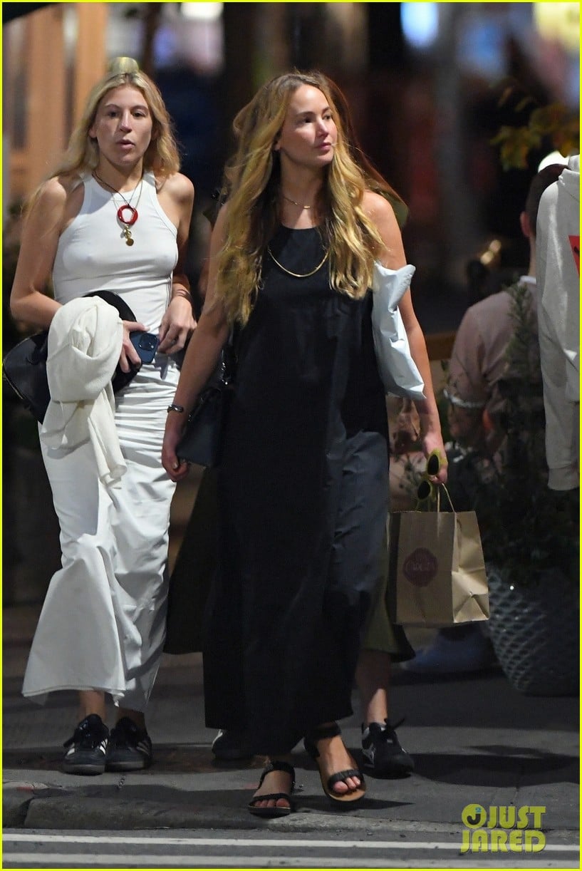 Jennifer Lawrence Enjoys Dinner With Friends in NYC!: Photo 4962328 ...