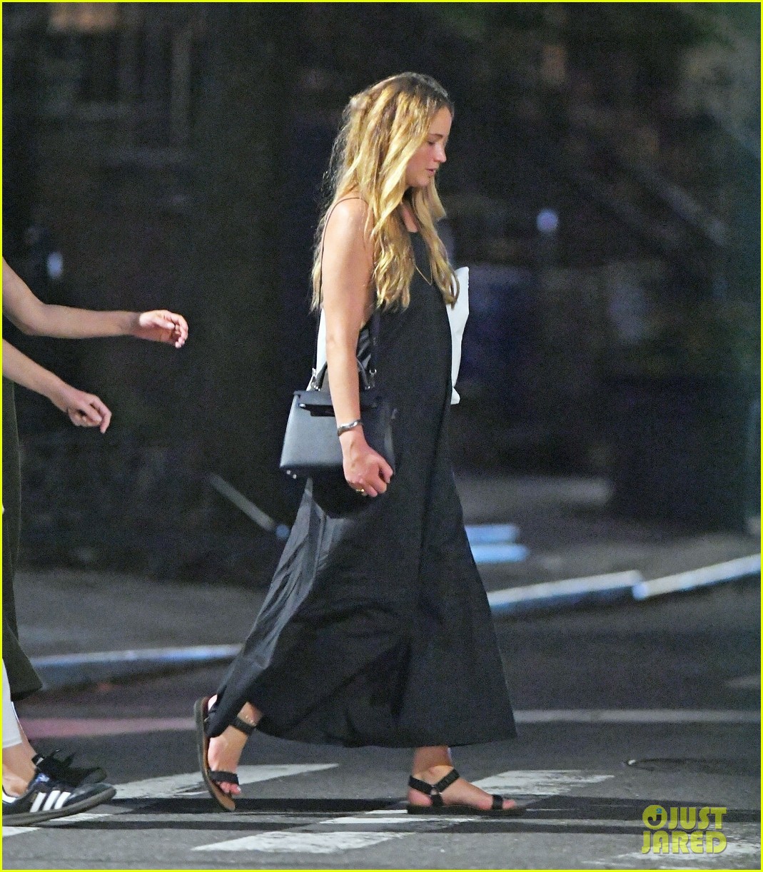 Jennifer Lawrence Enjoys Dinner With Friends in NYC!: Photo 4962330 ...