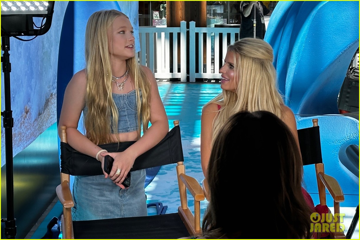 Jessica Simpson Brings Her Lookalike Daughter Maxwell & Dog Penny to ...