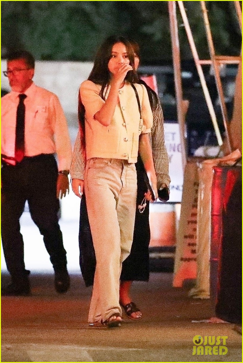 Blackpink's Lisa Enjoys Dinner in Beverly Hills After the K-Pop Group ...