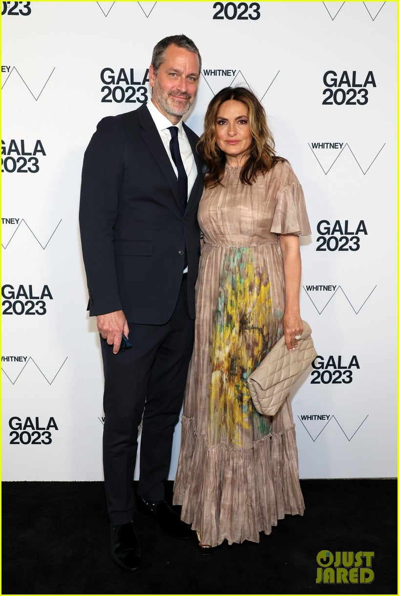 Mariska Hargitay Celebrates 19th Wedding Anniversary with Husband Peter ...