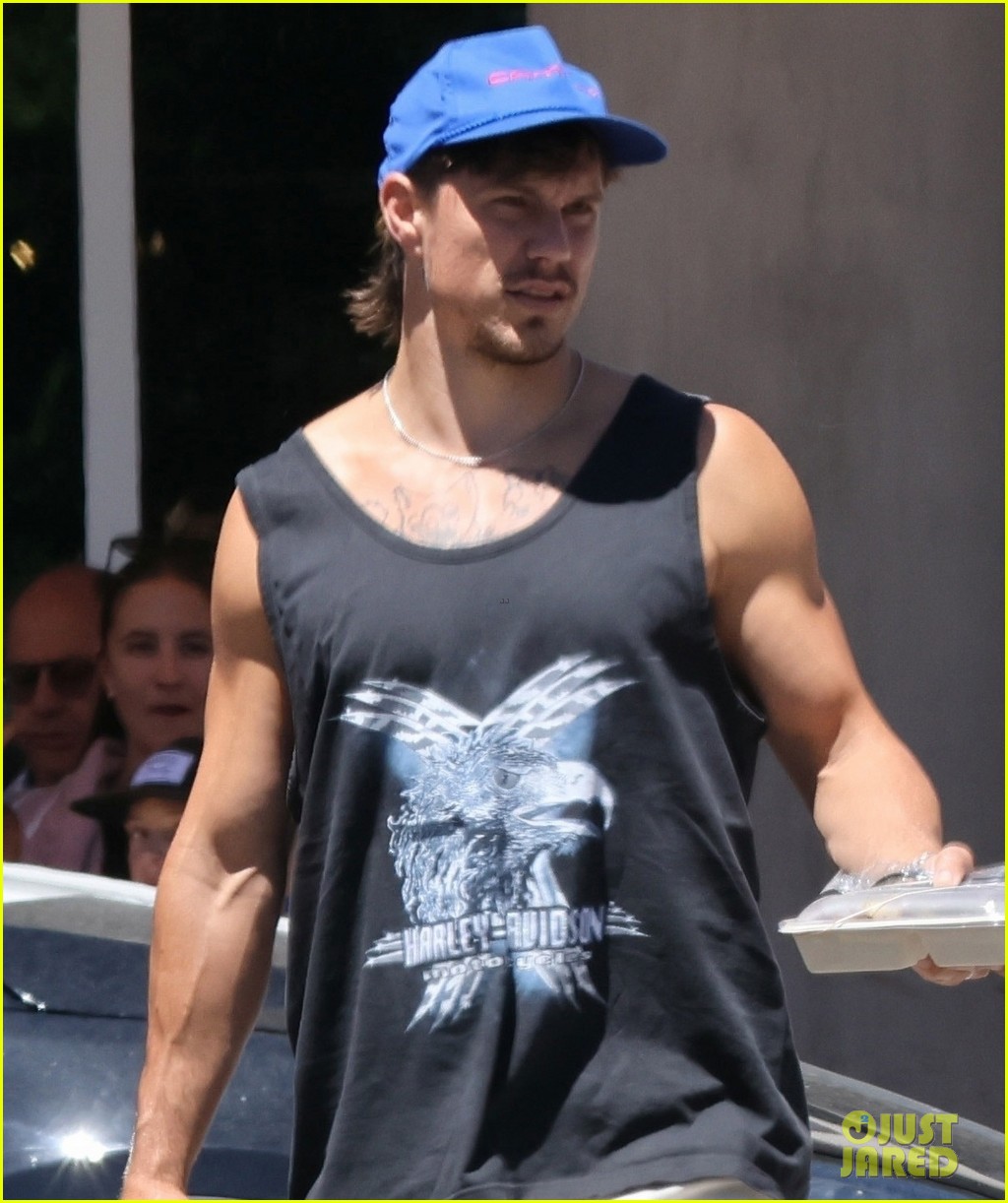 Riley Keough & Husband Ben Smith-Petersen Pick Up Lunch from Erewhon in ...