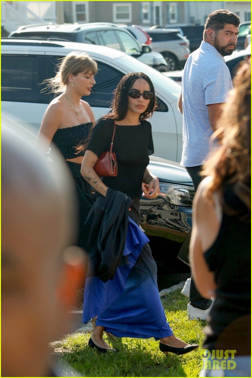 Taylor Swift Joins Cara Delevingne, Lana Del Rey, & More Stars Attend ...