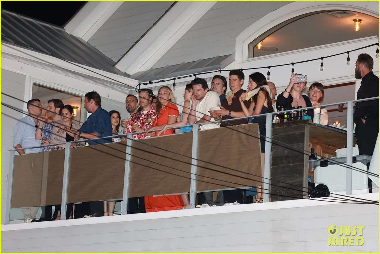 Taylor Swift Joins Cara Delevingne, Lana Del Rey, & More Stars Attend ...