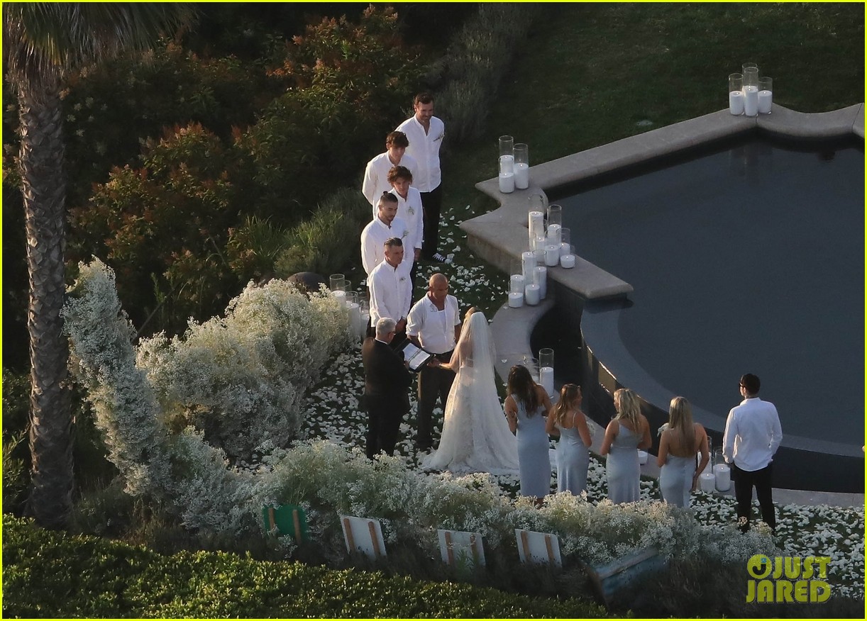 Miley Cyrus is Maid of Honor at Mom Tish Cyrus' Wedding to Dominic ...