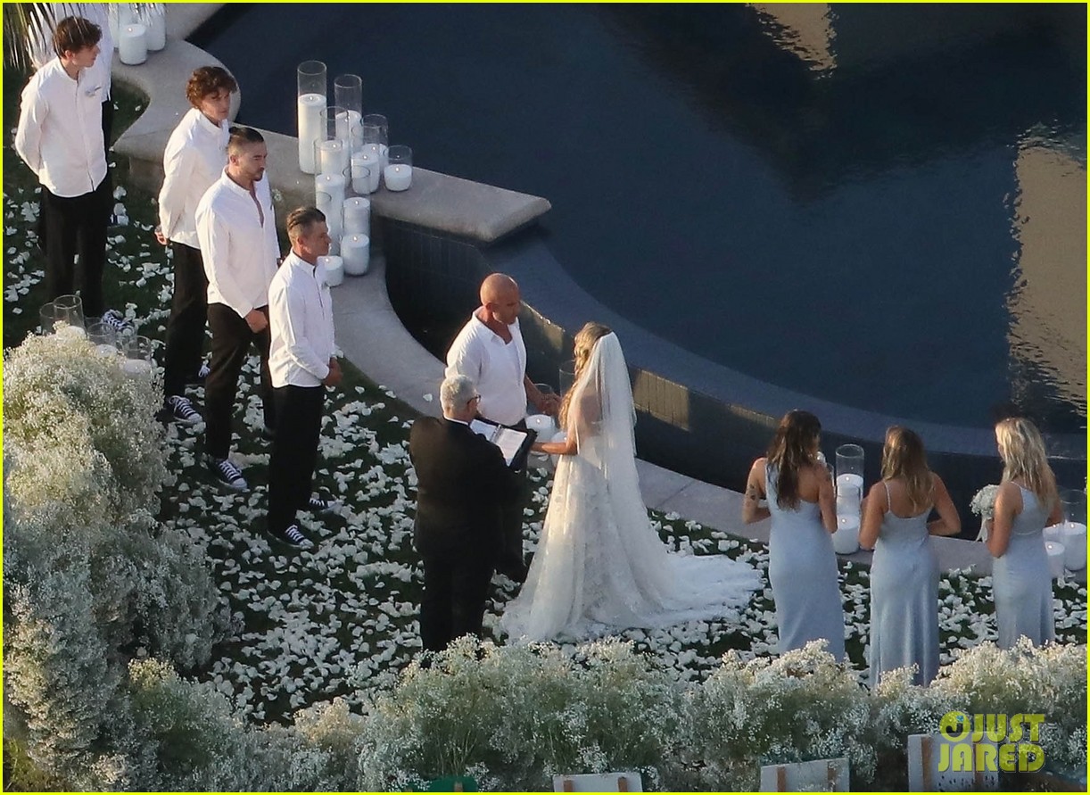 Miley Cyrus is Maid of Honor at Mom Tish Cyrus' Wedding to Dominic ...