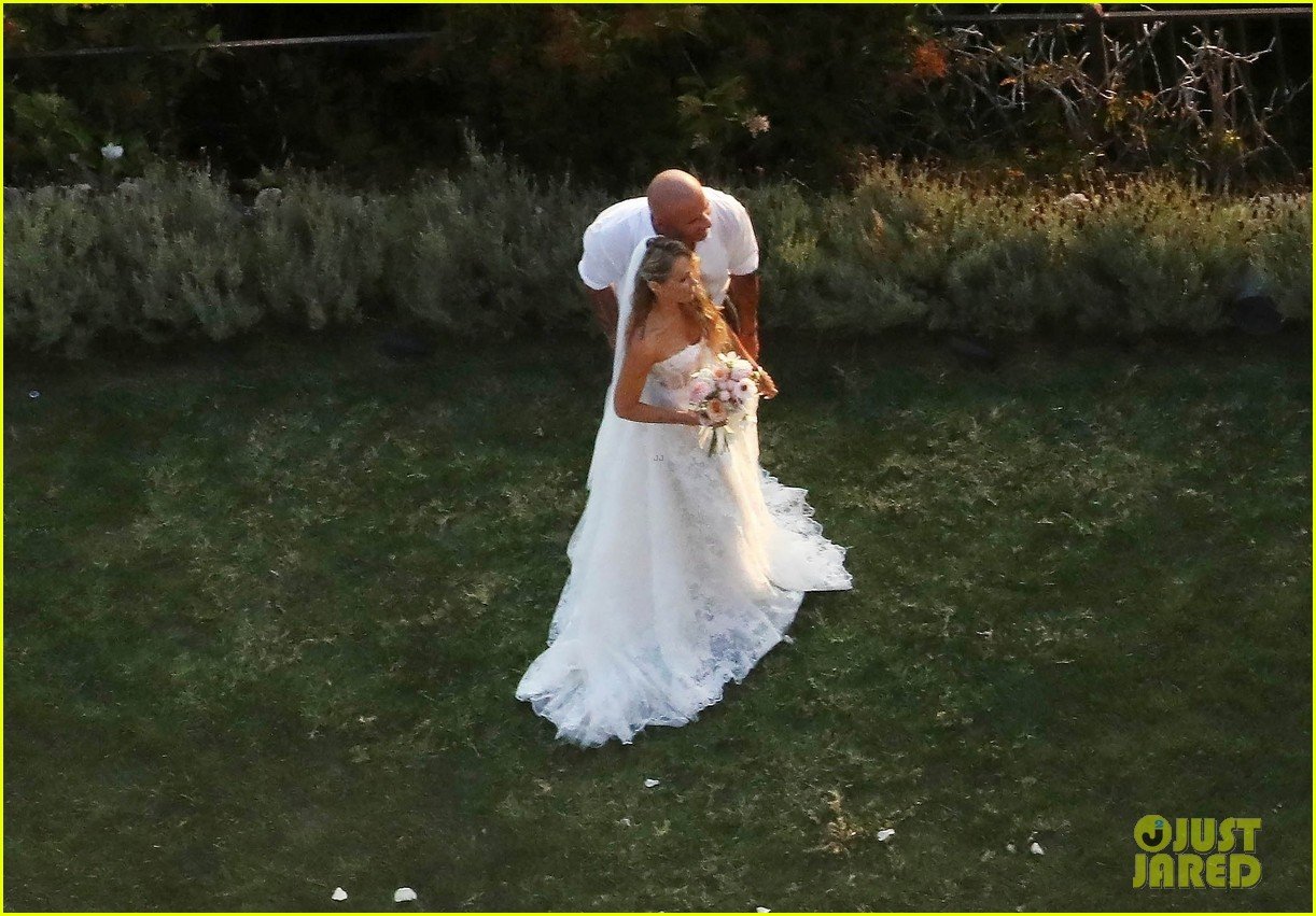 Miley Cyrus is Maid of Honor at Mom Tish Cyrus' Wedding to Dominic ...