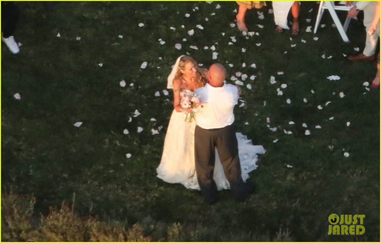 Miley Cyrus is Maid of Honor at Mom Tish Cyrus' Wedding to Dominic ...