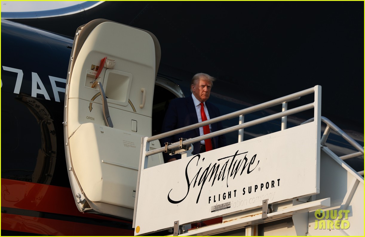 Donald Trump's Height & Weight Revealed Upon Arrest in Atlanta, But ...