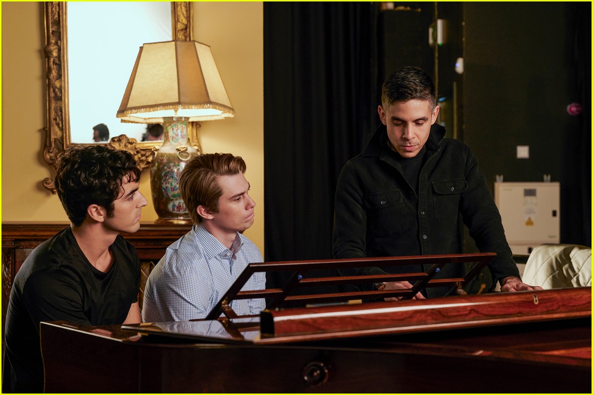 Best Tweets About Uma Thurman's Accent in 'Red, White & Royal Blue' Movie: Photo 4960987 | Uma ...