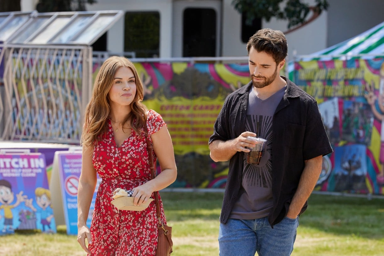 Holland Roden & Corey Cott Rekindle A Summer Romance in Hallmark ...