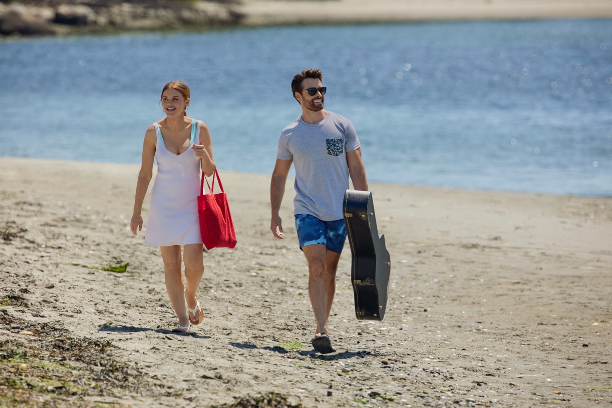 Holland Roden & Corey Cott Rekindle A Summer Romance in Hallmark ...