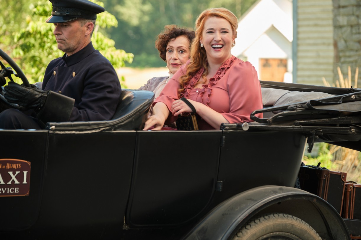'When Calls The Heart' Celebrates 100 Episodes on Hallmark Channel ...