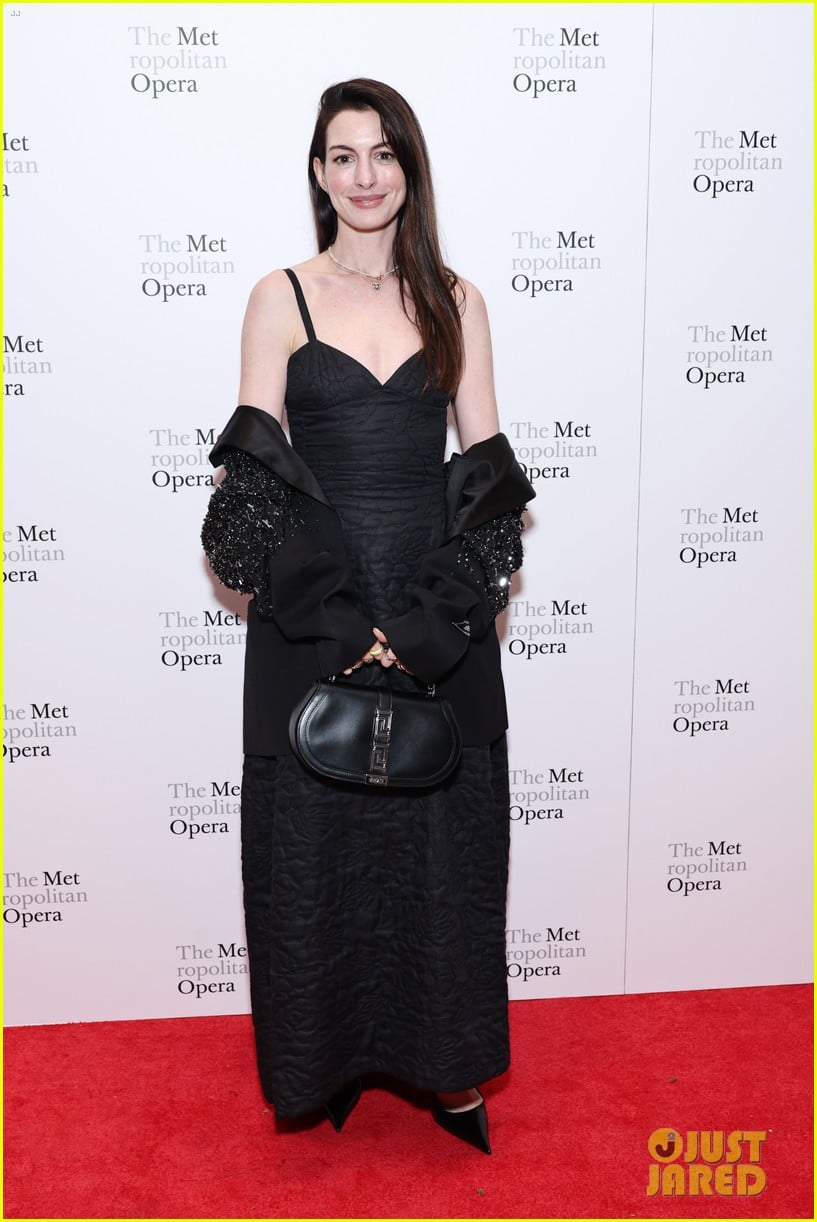 Anne Hathaway Joins Jon Hamm, Angela Bassett & More at Metropolitan ...