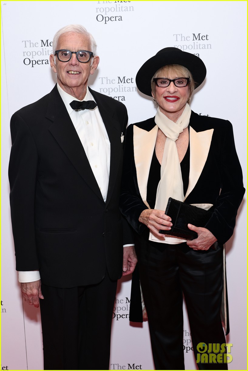 Anne Hathaway Joins Jon Hamm, Angela Bassett & More at Metropolitan ...