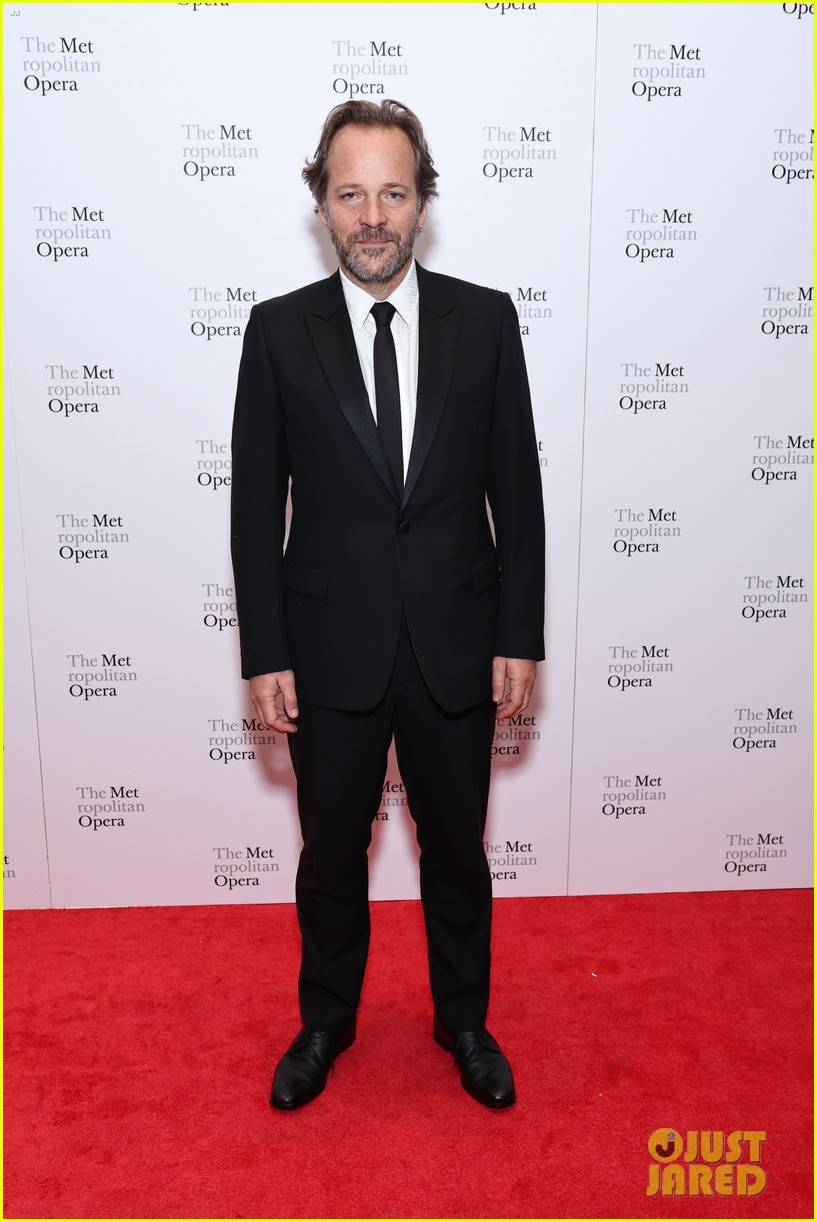 Anne Hathaway Joins Jon Hamm, Angela Bassett & More at Metropolitan ...