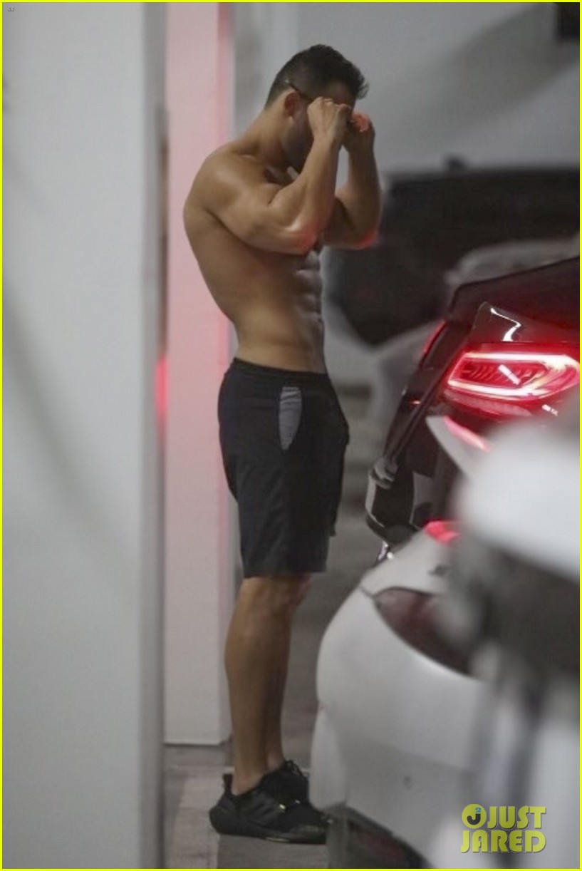 Sam Asghari Looks Ripped in New Shirtless Photos from Gym Session ...