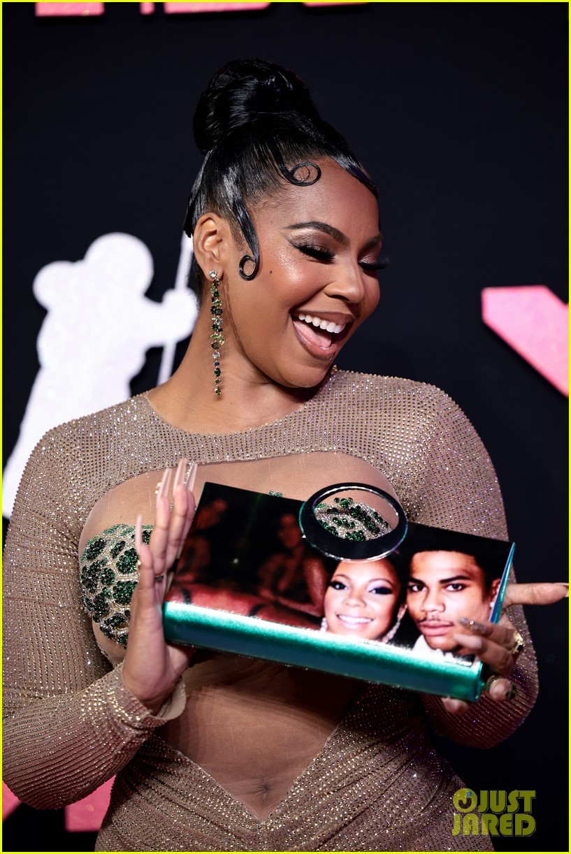 Ashanti Carries Purse With Her & Nelly's Photo On It To VMAs After He Confirms They're Back ...