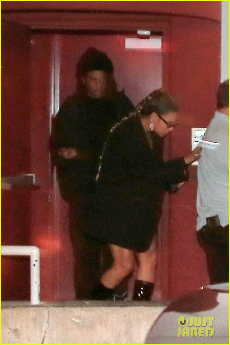 Beyonce & Jay-Z Grab Dinner with Friends in Beverly Hills: Photo ...