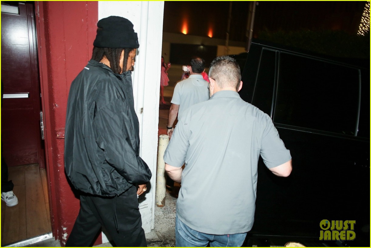 Beyonce & Jay-Z Grab Dinner with Friends in Beverly Hills: Photo ...