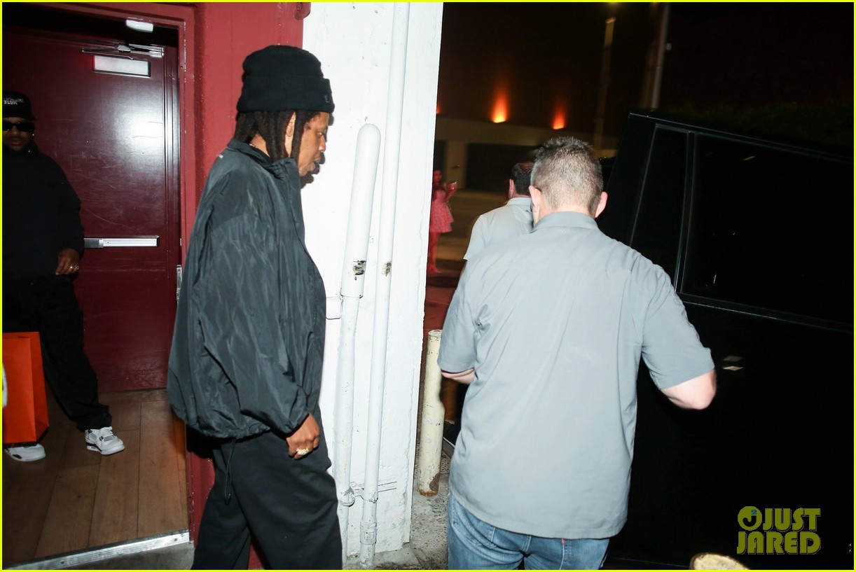 Beyonce & Jay-Z Grab Dinner with Friends in Beverly Hills: Photo ...