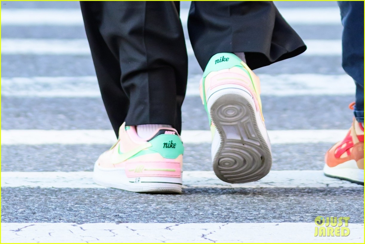 Blake Lively & Ryan Reynolds Spotted On a Wednesday Morning Walk in NYC ...