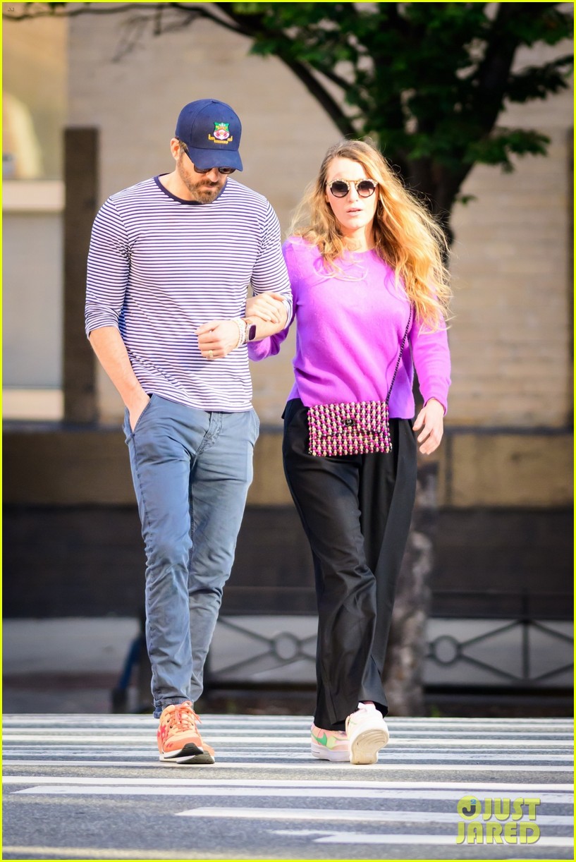 Blake Lively & Ryan Reynolds Spotted On a Wednesday Morning Walk in NYC ...
