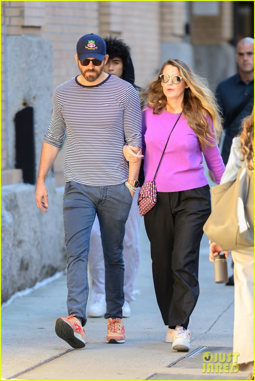 Blake Lively & Ryan Reynolds Spotted On a Wednesday Morning Walk in NYC ...
